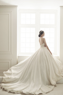 MarisaFe Bridal - Wedding Market