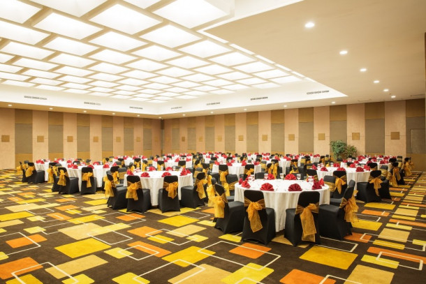 Package Wedding for Function Hall Oaks Room 250 Pax Lemo Hotel Serpong ...